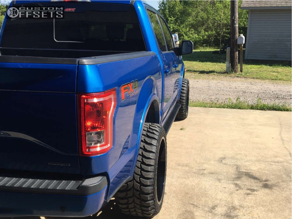 2015 Ford F-150 with 22x12 -44 Xtreme Force Xf2 and 33/12.5R22 Pinnacle ...