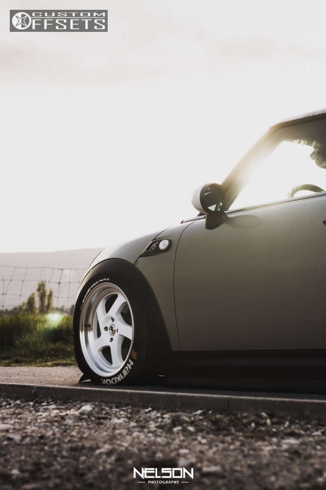 2007 Mini Cooper with 17x8 35 Japan Racing JR15 and 195/40R17 Hankook ...