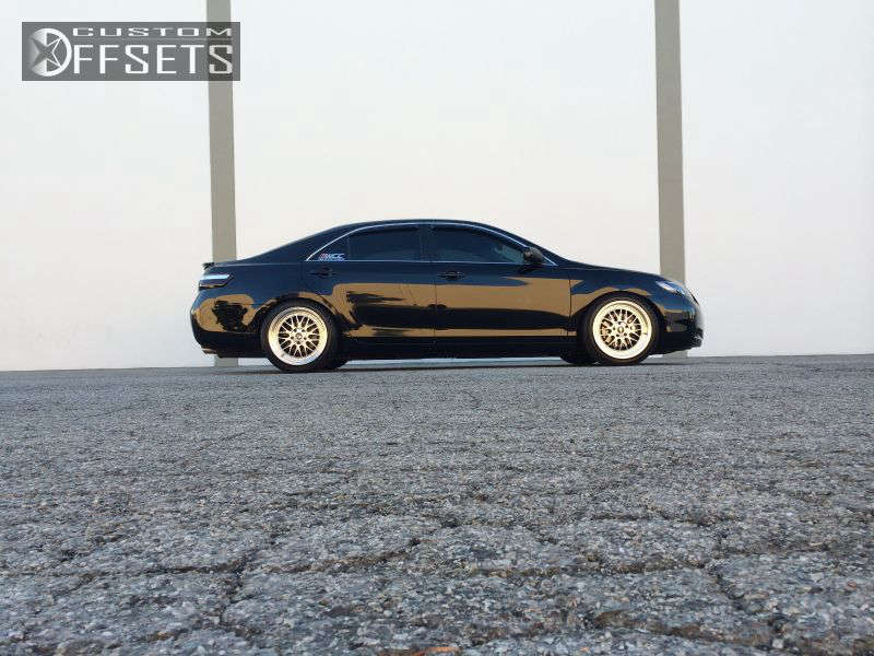 2009 Toyota Camry with 18x8.5 30 STR 601 and 225/45R18 Sumitomo HTR P01 ...