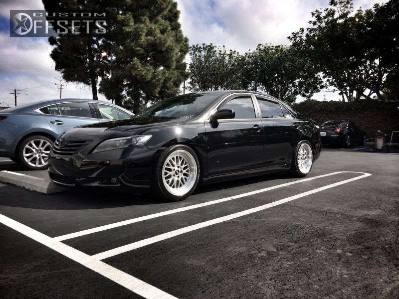 2009 Toyota Camry with 18x8.5 30 STR 601 and 225/45R18 Sumitomo HTR P01 ...