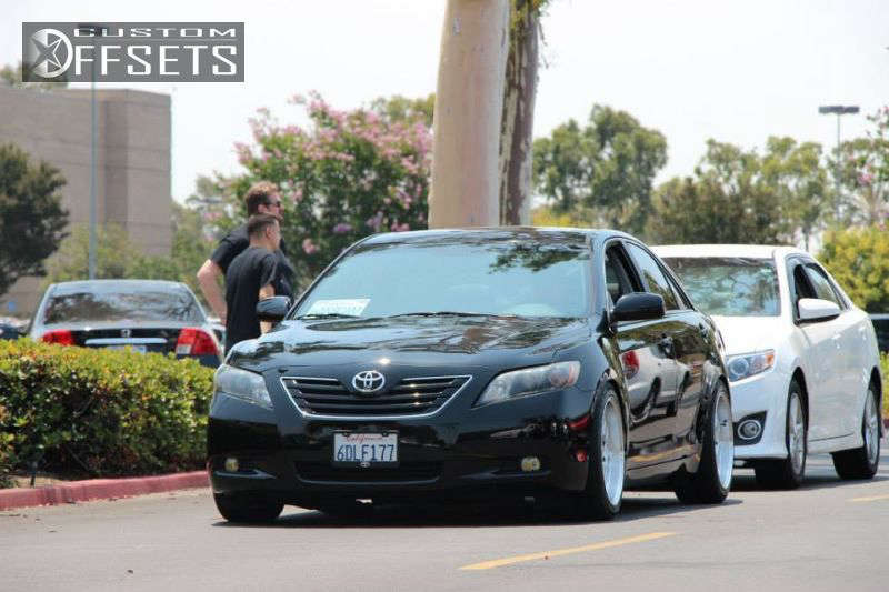 2009 Toyota Camry with 18x8.5 30 STR 601 and 225/45R18 Sumitomo HTR P01 ...