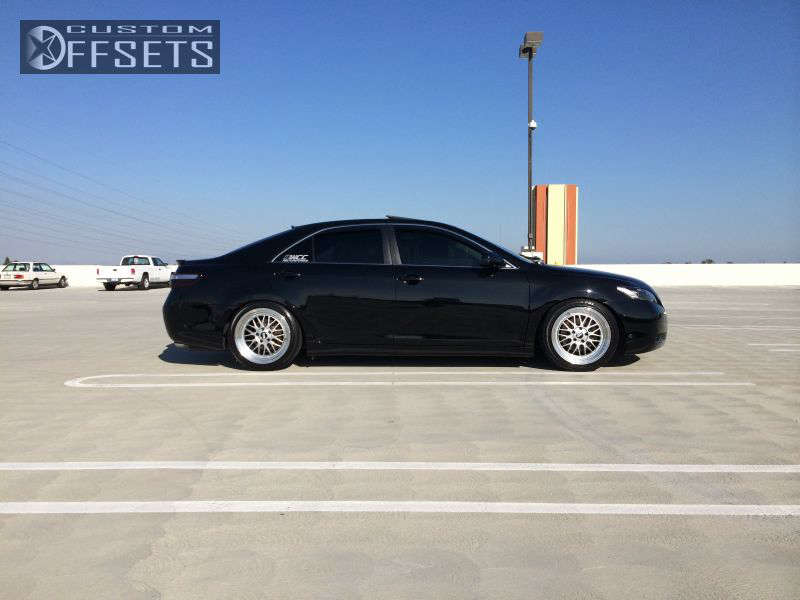 2009 Toyota Camry with 18x8.5 30 STR 601 and 225/45R18 Sumitomo HTR P01 ...