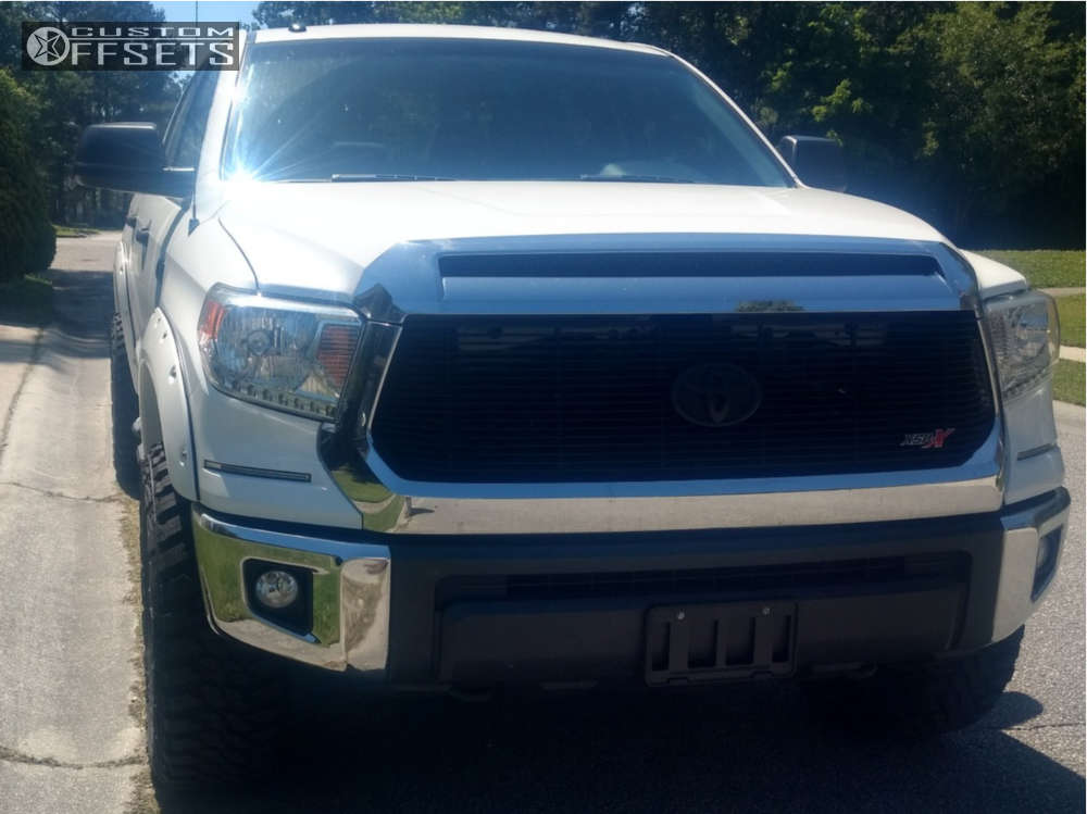 2015 Toyota Tundra with 20x9 1 Fuel Assault and 295/60R20 Kanati Mud ...