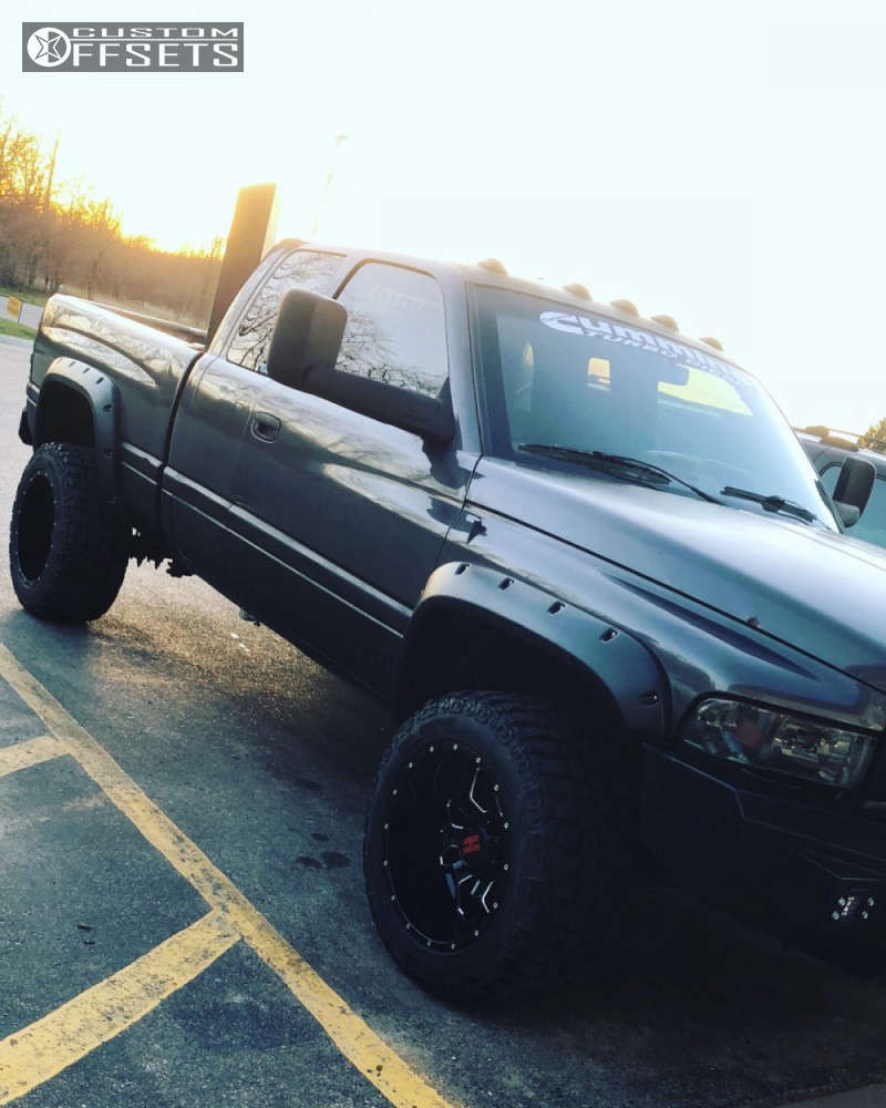 2002 Dodge Ram 2500 with 20x12 -44 Havok H109 and 305/55R20 Dick Cepek ...