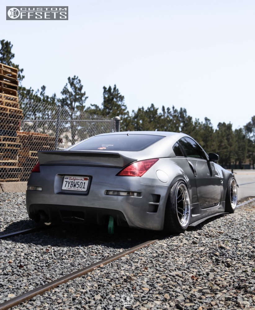 2005 Nissan 350Z with 18x9.5 10 Cosmis Racing XT-206R and 225/40R18 ...