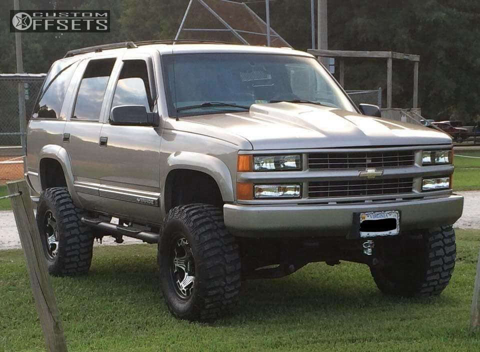 2000 Chevrolet Tahoe with 17x9 0 Moto Metal Mo909 and 315/70R17 Cooper ...