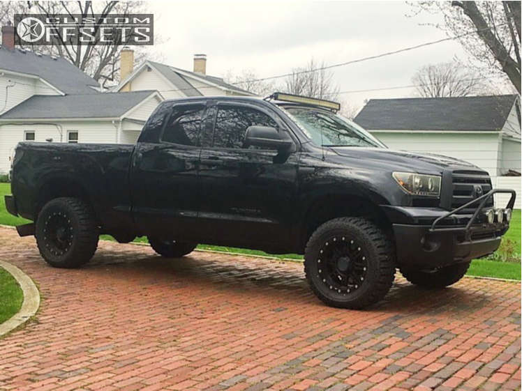 2013 Toyota Tundra with 18x9 Pro Comp Series 31 and 33/12.5R18 Mud Claw ...