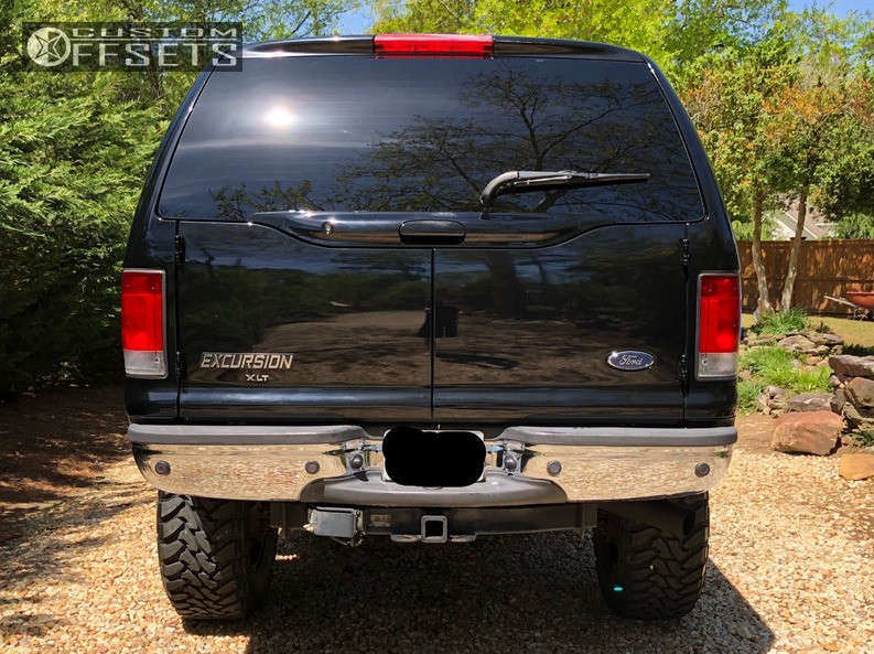 2005 Ford Excursion with 20x10 -24 Method Nv and 37/13.5R20 Toyo Tires ...