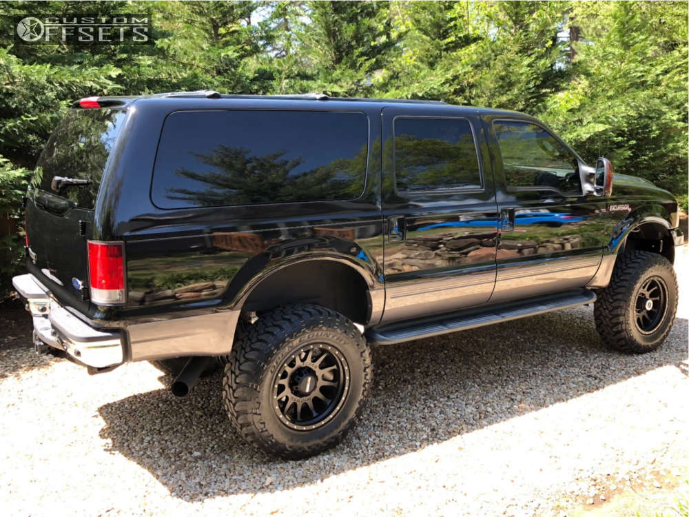 2005 Ford Excursion with 20x10 -24 Method Nv and 37/13.5R20 Toyo Tires ...