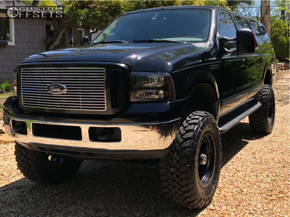 2005 Ford Excursion with 20x10 -24 Method Nv and 37/13.5R20 Toyo Tires ...