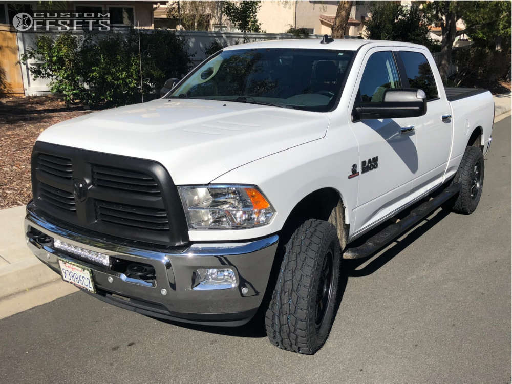 2016 Ram 2500 with 18x9 18 Moto Metal Mo984 and 285/65R18 Toyo Tires ...