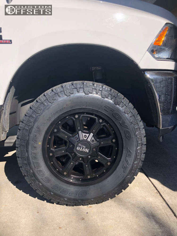 2016 Ram 2500 with 18x9 18 Moto Metal Mo984 and 285/65R18 Toyo Tires ...