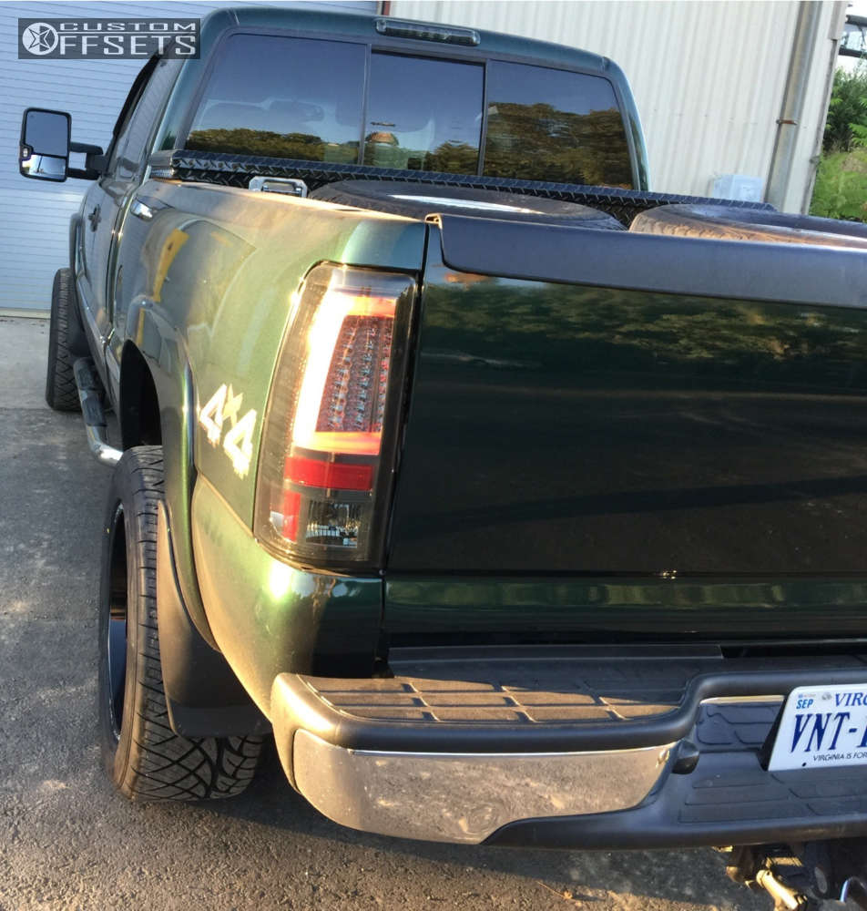 2002 GMC Sierra 2500 HD Classic with 20x10 -18 Fuel Flow and 305/50R20 ...