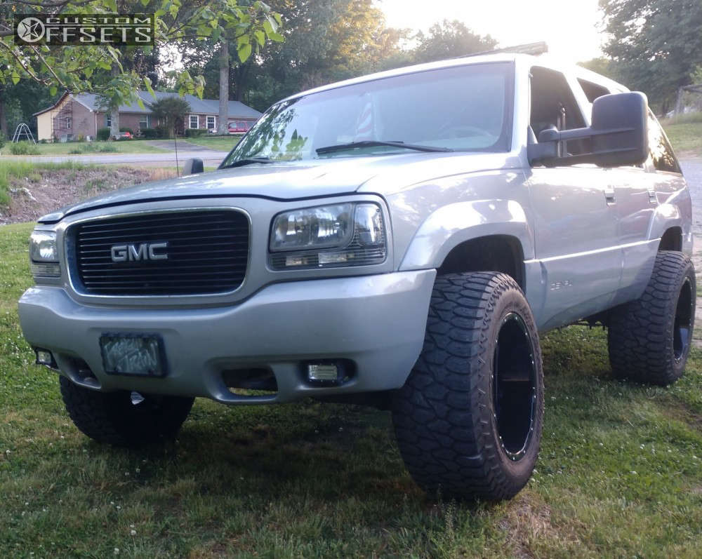2000 GMC Yukon with 20x12 -44 Ultra Predator II and 35/12.5R20 AMP ...