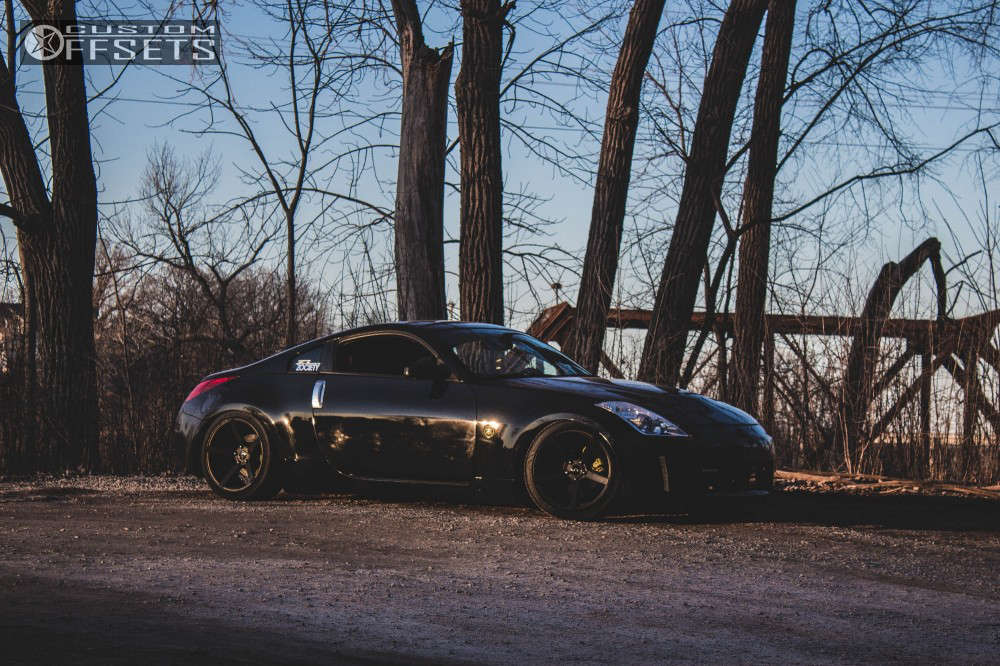 2004 Nissan 350Z with 18x10 25 JNC Jnc026 and 275/35R18 Nankang NS-20 ...