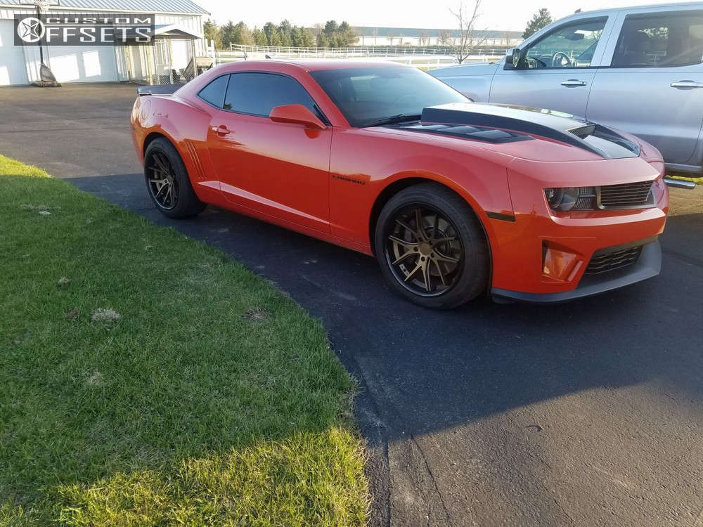 2010 Chevrolet Camaro with 20x9 20 Ferrada FR2 and 245/40R20 General G ...