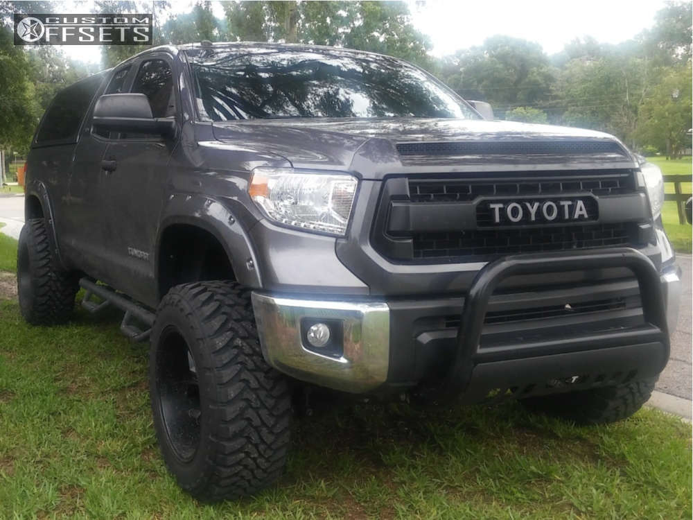 2014 Toyota Tundra with 20x12 -44 Fuel Avenger and 35/12.5R20 Toyo ...