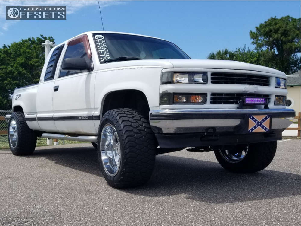 1995 Chevrolet K1500 with 20x12 -44 Moto Metal 962 and 305/55R20 AMP ...