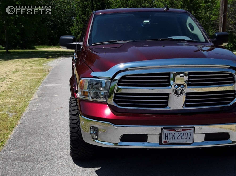 2017 Ram 1500 with 20x10 -25 Dropstars 652v and 33/12.5R20 Goodyear ...
