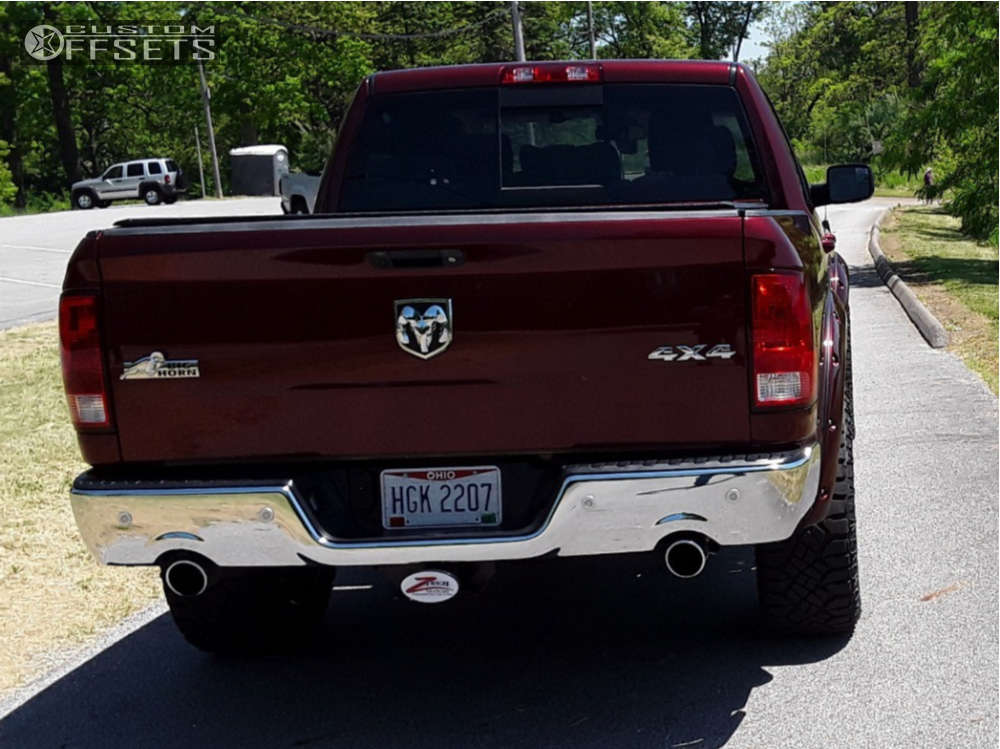 2017 Ram 1500 with 20x10 -25 Dropstars 652v and 33/12.5R20 Goodyear ...
