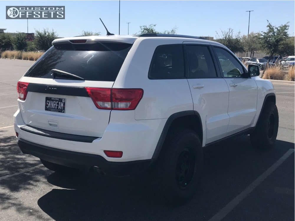 2011 Jeep Grand Cherokee with 17x8.5 -6 Pacer Nighthawk and 285/70R17 ...