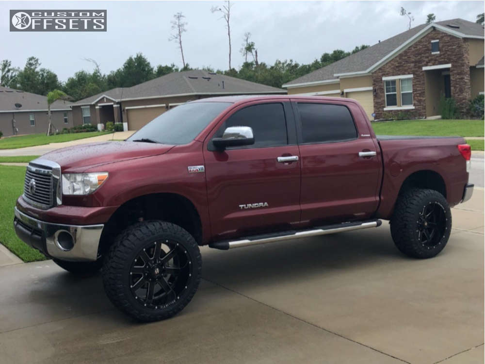 2010 Toyota Tundra with 22x12 -44 Ballistic Rage and 35/12.5R22 Nitto ...