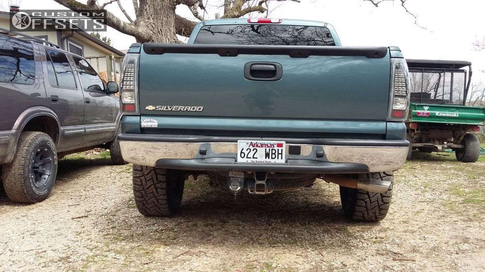 2006 Chevrolet Silverado 1500 with 18x9 -12 Fuel Coupler and 33/12.5R18 ...