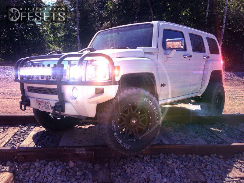 2006 HUMMER H3 with 17x9 -6 Pro Comp 31 and 35/12.5R17 Pro Comp Xtreme ...