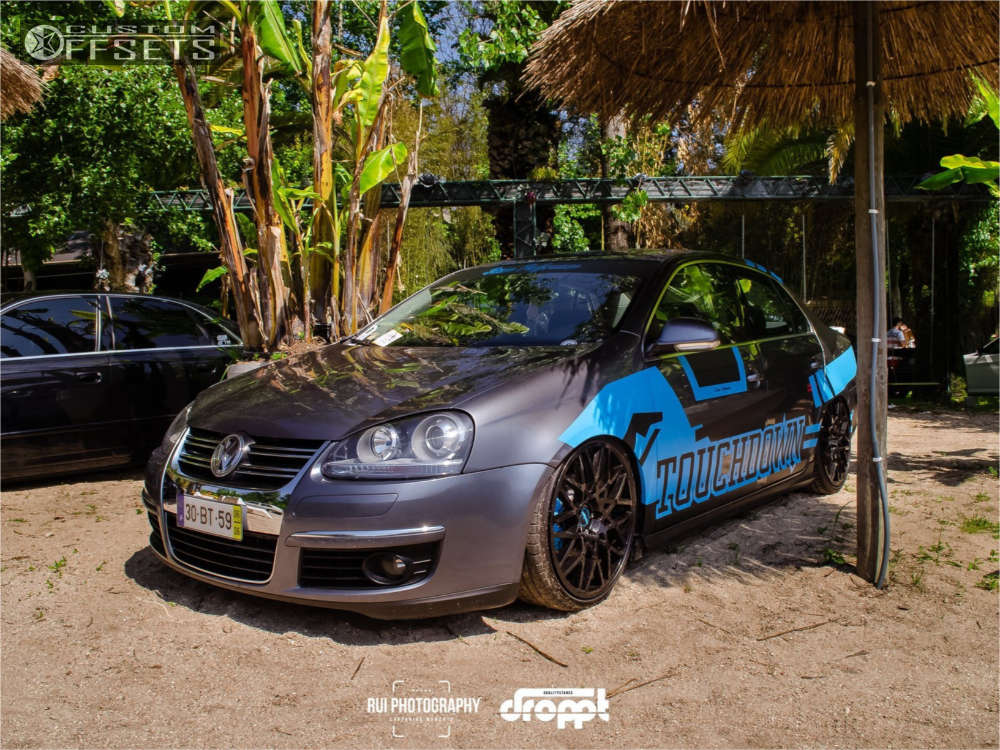 2006 Volkswagen Jetta with 19x8.5 45 Rotiform Blq and 215/35R19 ...