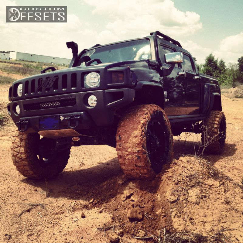 2009 HUMMER H3T with 20x10 -19 Ballistic Morax and 37/13.5R20 Nitto Mud ...