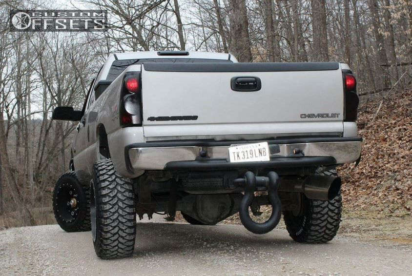 2004 Chevrolet Silverado 2500 HD with 20x12 -44 Moto Metal MO977 and 35 ...