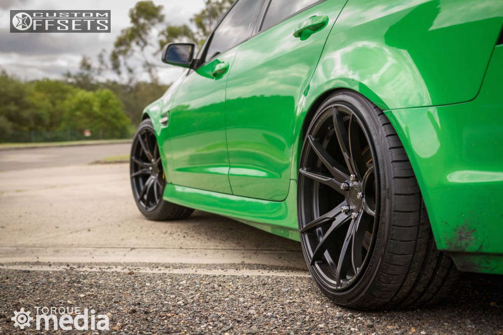 2009 Pontiac G8 with 20x10 35 Koya SF-06 and 255/35R20 Kumho KU39 LE ...