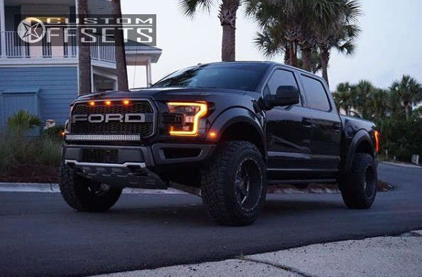 2017 Ford Raptor with 20x12 -44 Moto Metal Mo962 and 35/12.5R20 Toyo ...