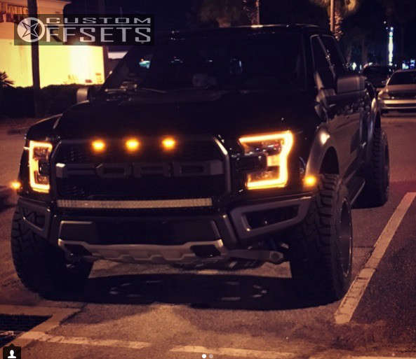 2017 Ford Raptor with 20x12 -44 Moto Metal Mo962 and 35/12.5R20 Toyo ...