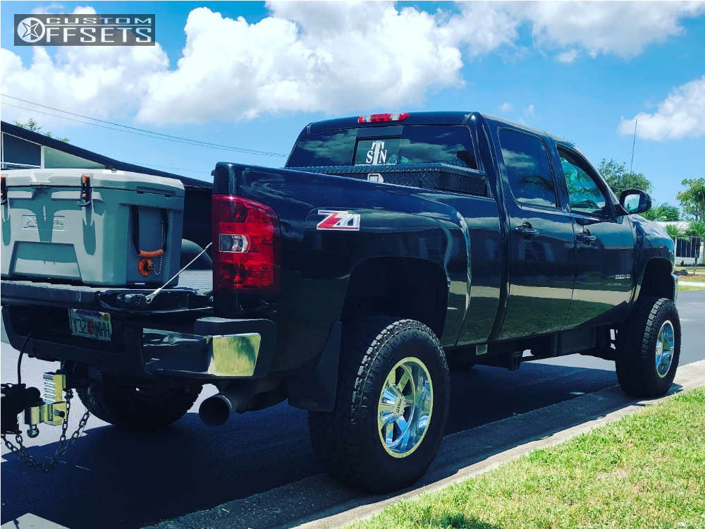 2013 Chevrolet Silverado 2500 HD with 18x12 -44 Moto Metal Mo962 and 35 ...