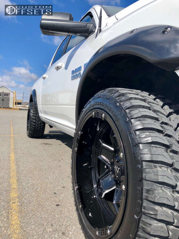 2017 Ram 1500 with 22x12 -44 Fast Wheels Rampage and 33/12.5R22 ...
