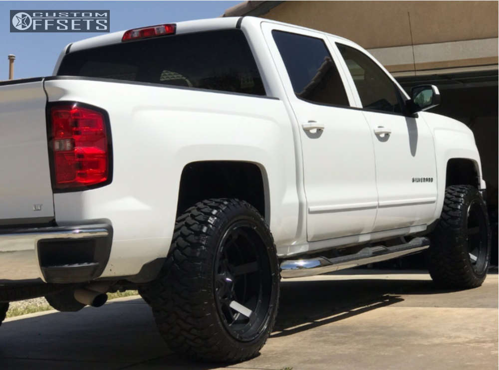 2015 Chevrolet Silverado 1500 with 22x12 -44 XD Rockstar and 33/12.5R22 ...