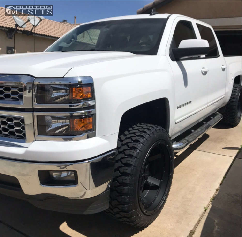 2015 Chevrolet Silverado 1500 with 22x12 -44 XD Rockstar and 33/12.5R22 ...