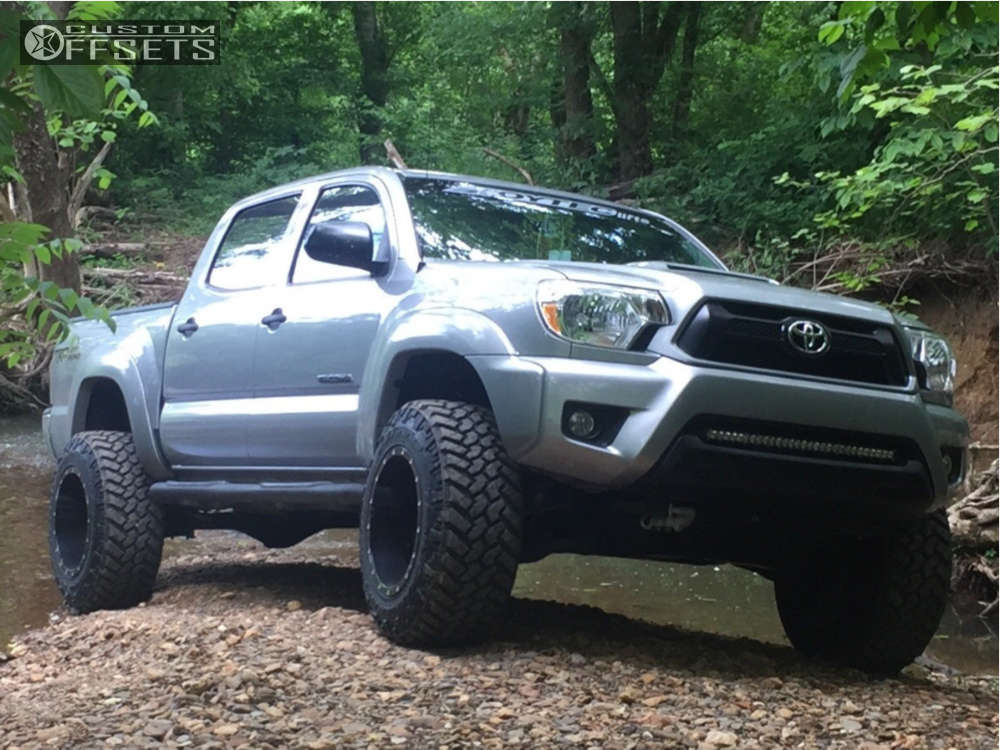 2014 Toyota Tacoma with 18x12 -44 Fuel Maverick D610 and 285/65R18 ...