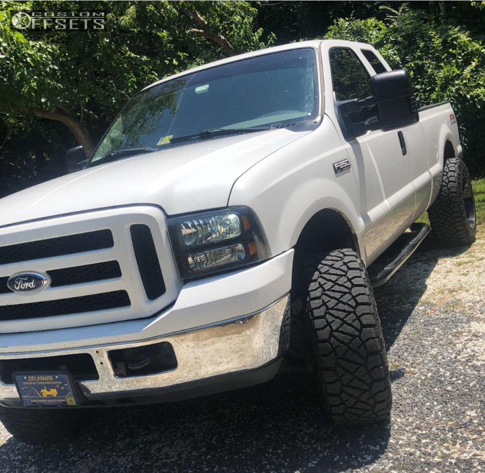 2006 Ford F-250 Super Duty with 20x12 -44 Hostile H108 and 35/12.5R20 ...