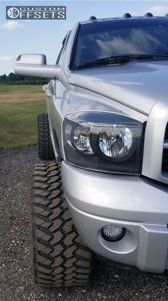 2007 Dodge Ram 2500 with 22x14 -76 Moto Metal 962 and 375/45R22 Nitto ...