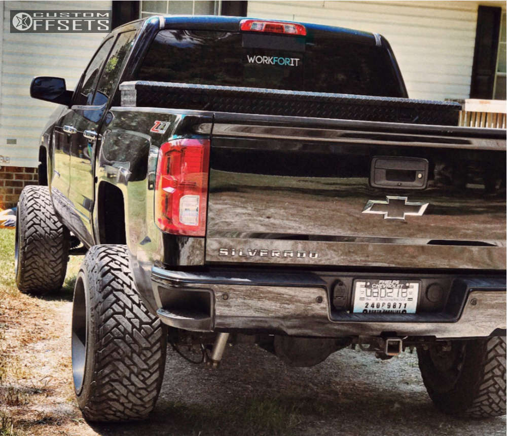 2018 Chevrolet Silverado 1500 with 22x14 -76 Hostile Sprocket and 35/12.5R22 Fuel Mud Gripper ...