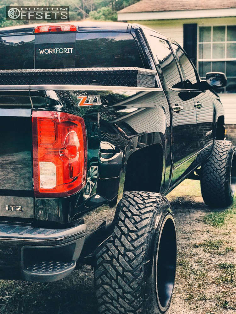 2018 Chevrolet Silverado 1500 with 22x14 -76 Hostile Sprocket and 35/12.5R22 Fuel Mud Gripper ...