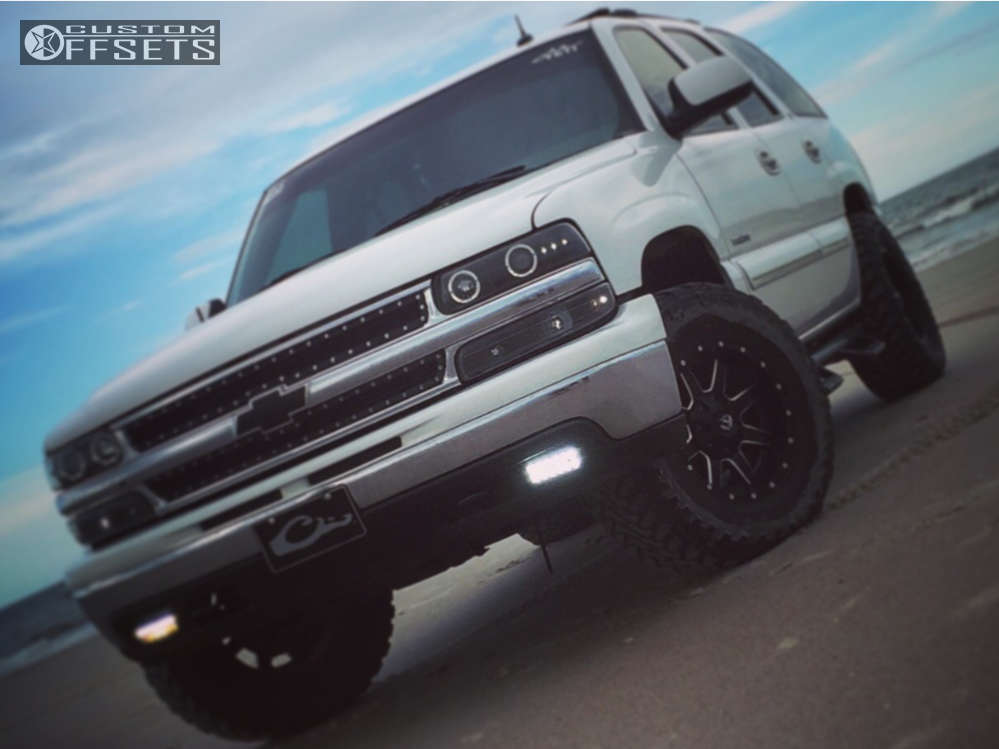 2003 Chevrolet Tahoe with 17x9 1 Fuel Maverick and 33/12.5R17 Toyo ...
