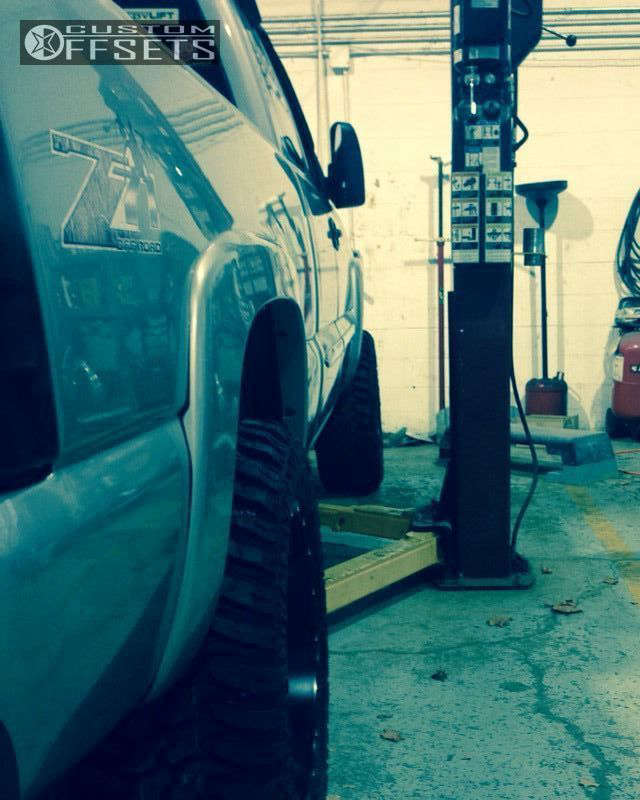 2005 GMC Sierra 1500 with 20x10 -24 Fuel Lethal and 33/12.5R20 Lexani ...