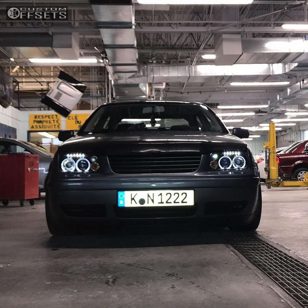 2004 Volkswagen Jetta with 17x9 35 Fast Wheels Hayaku and 225/45R17 ...