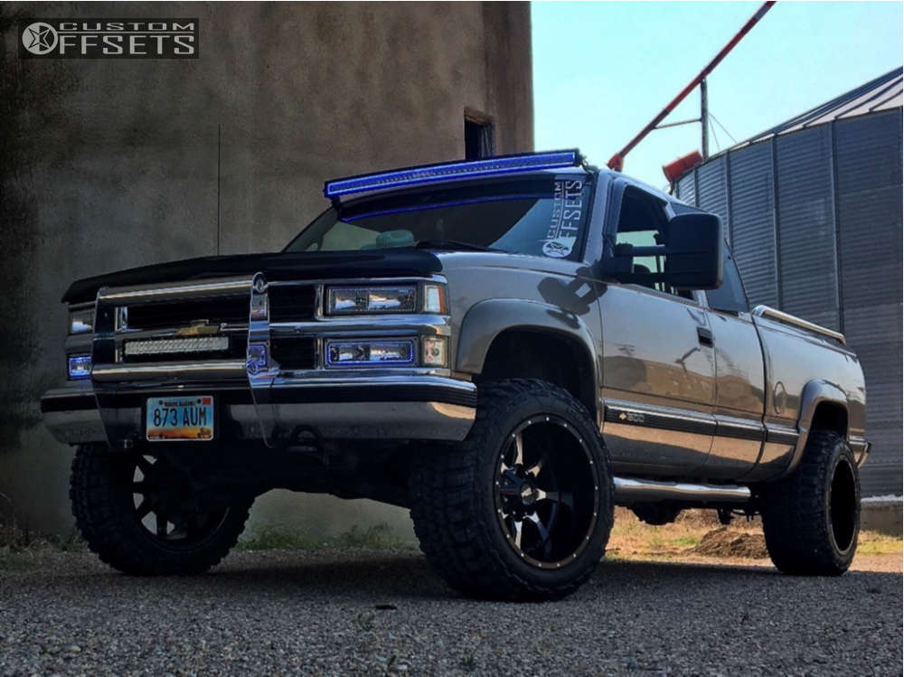 1998 Chevrolet K1500 with 20x12 -44 Moto Metal MO970 and 33/12.5R20 ...