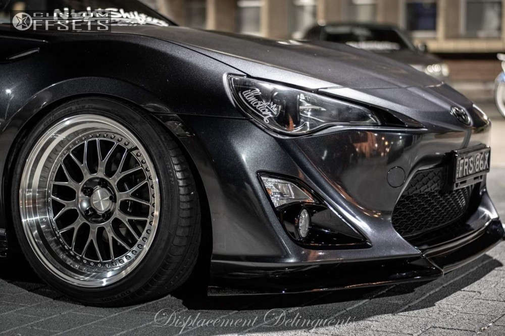2015 Toyota 86 with 18x9.5 22 ESR Sr01 and 225/40R18 WinRun and ...