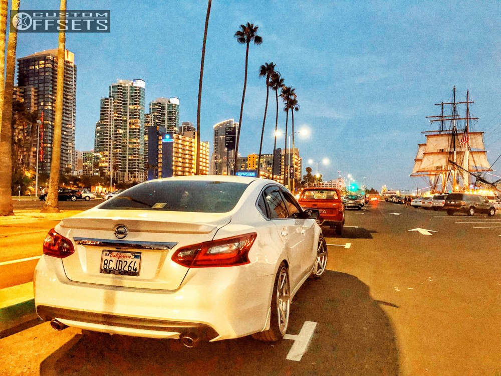 2017 Nissan Altima with 20x9 36 Concept One Cs-6 and 235/35R20 Lexani ...