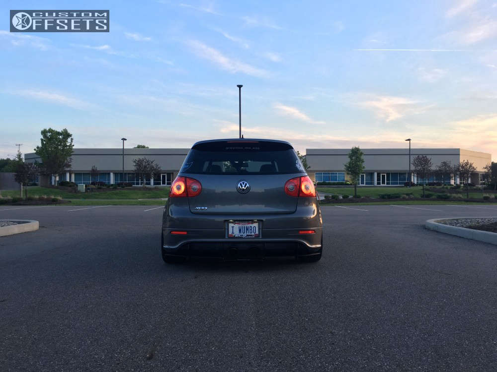 2008 Volkswagen R32 with 18x8 45 Enkei Tenjin and 225/40R18 Michelin ...